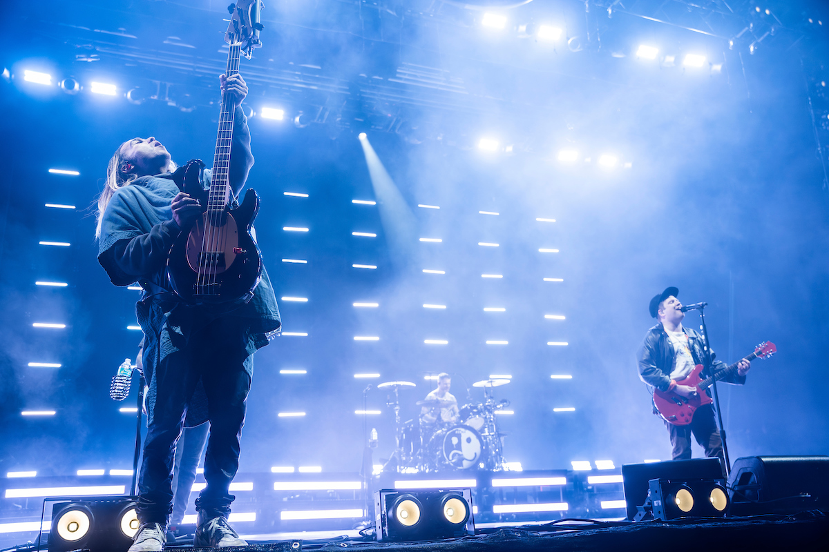 Review: Fall Out Boy’s Electrifying Homecoming at Chicago’s Wrigley ...