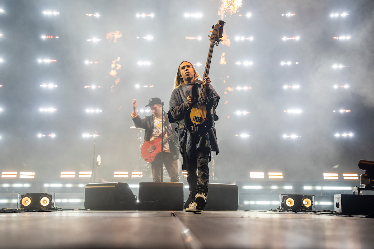 Review: Fall Out Boy’s Electrifying Homecoming at Chicago’s Wrigley ...