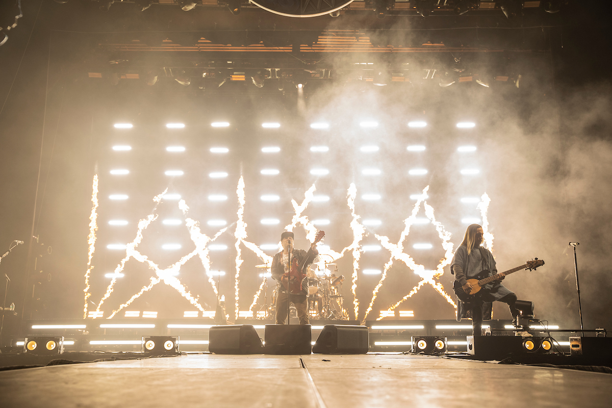 Review: Fall Out Boy’s Electrifying Homecoming at Chicago’s Wrigley ...