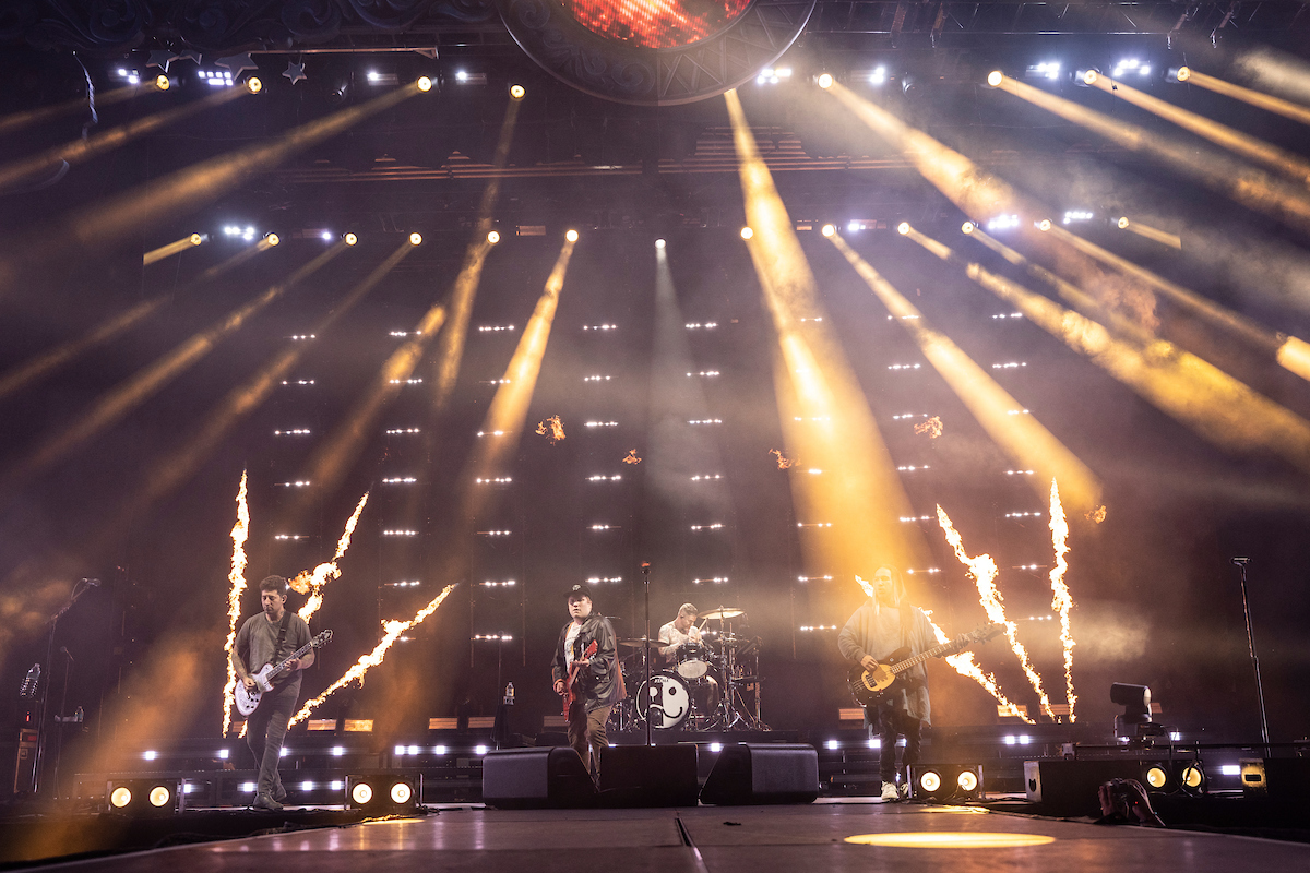 Review: Fall Out Boy’s Electrifying Homecoming at Chicago’s Wrigley ...