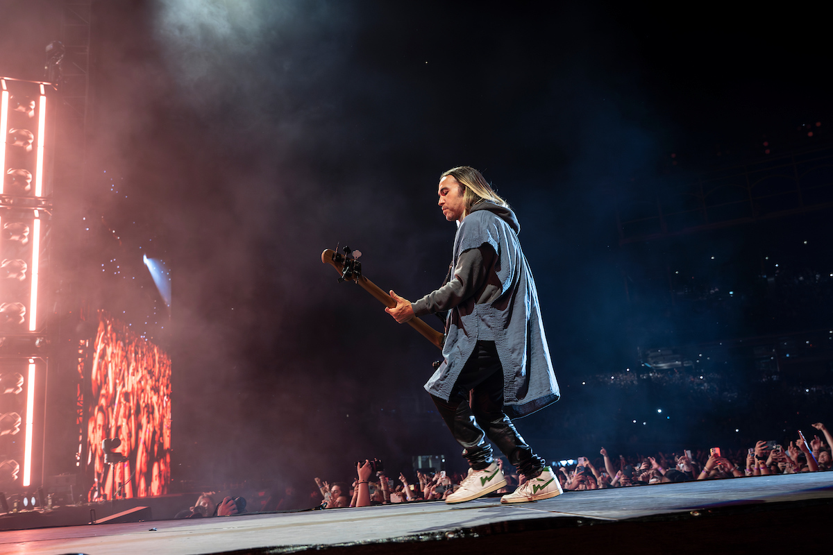 Review: Fall Out Boy’s Electrifying Homecoming at Chicago’s Wrigley ...