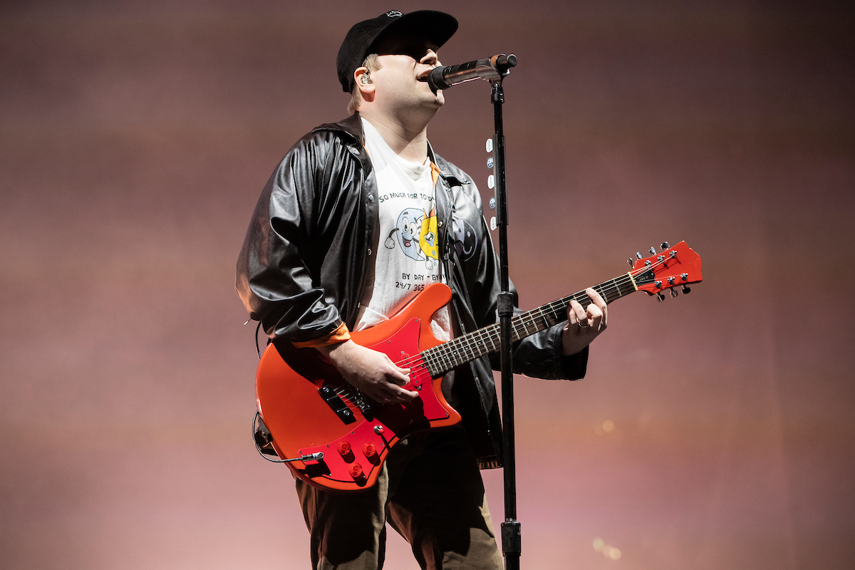 Review: Fall Out Boy’s Electrifying Homecoming at Chicago’s Wrigley ...