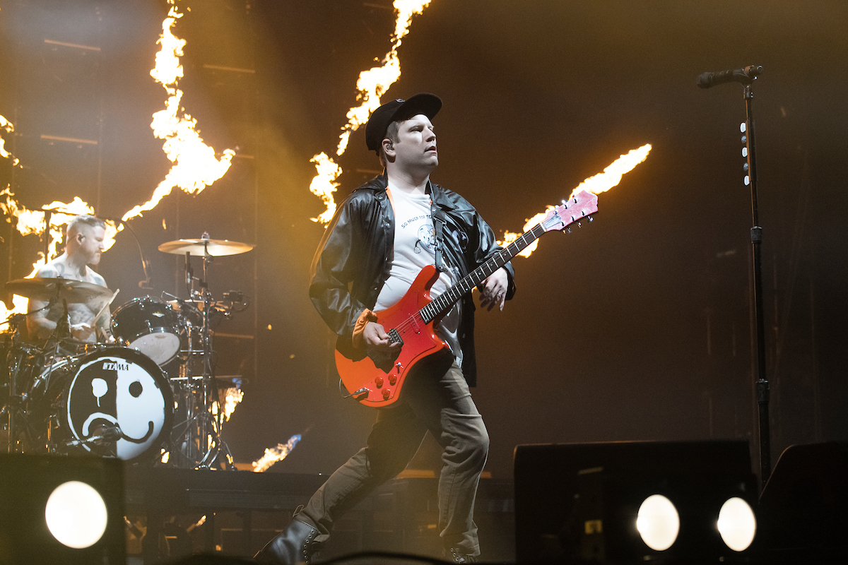 Review: Fall Out Boy’s Electrifying Homecoming at Chicago’s Wrigley ...