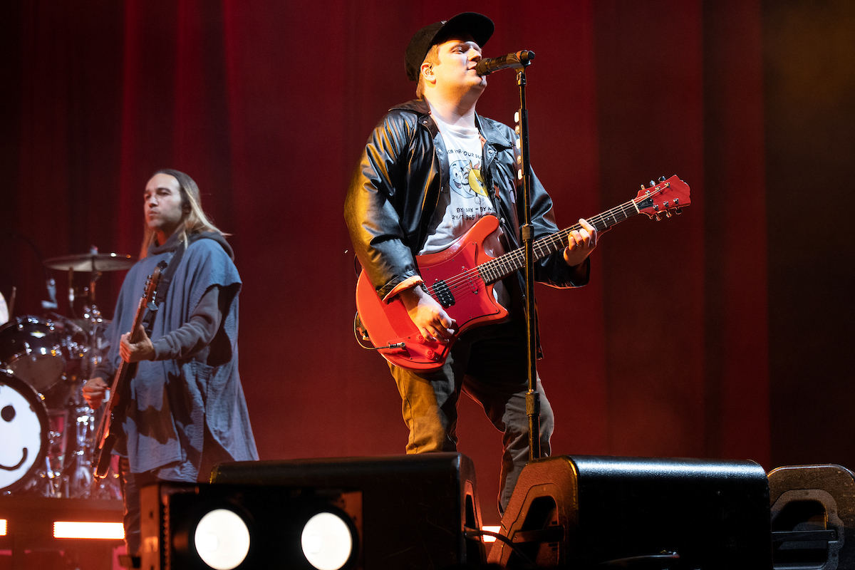 Review: Fall Out Boy’s Electrifying Homecoming at Chicago’s Wrigley ...