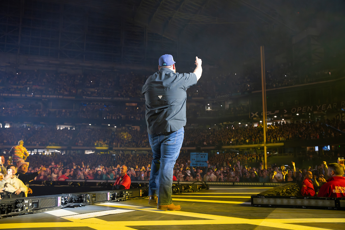 Photos: Luke Combs’ “Growin’ Up & Gettin’ Old” Stadium Tour Kickoff at ...