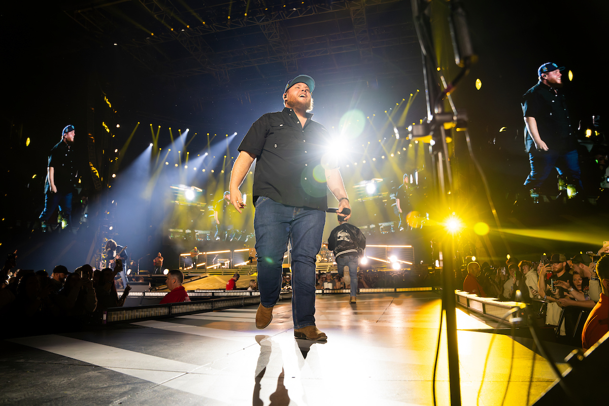 Photos: Luke Combs’ “Growin’ Up & Gettin’ Old” Stadium Tour Kickoff at ...