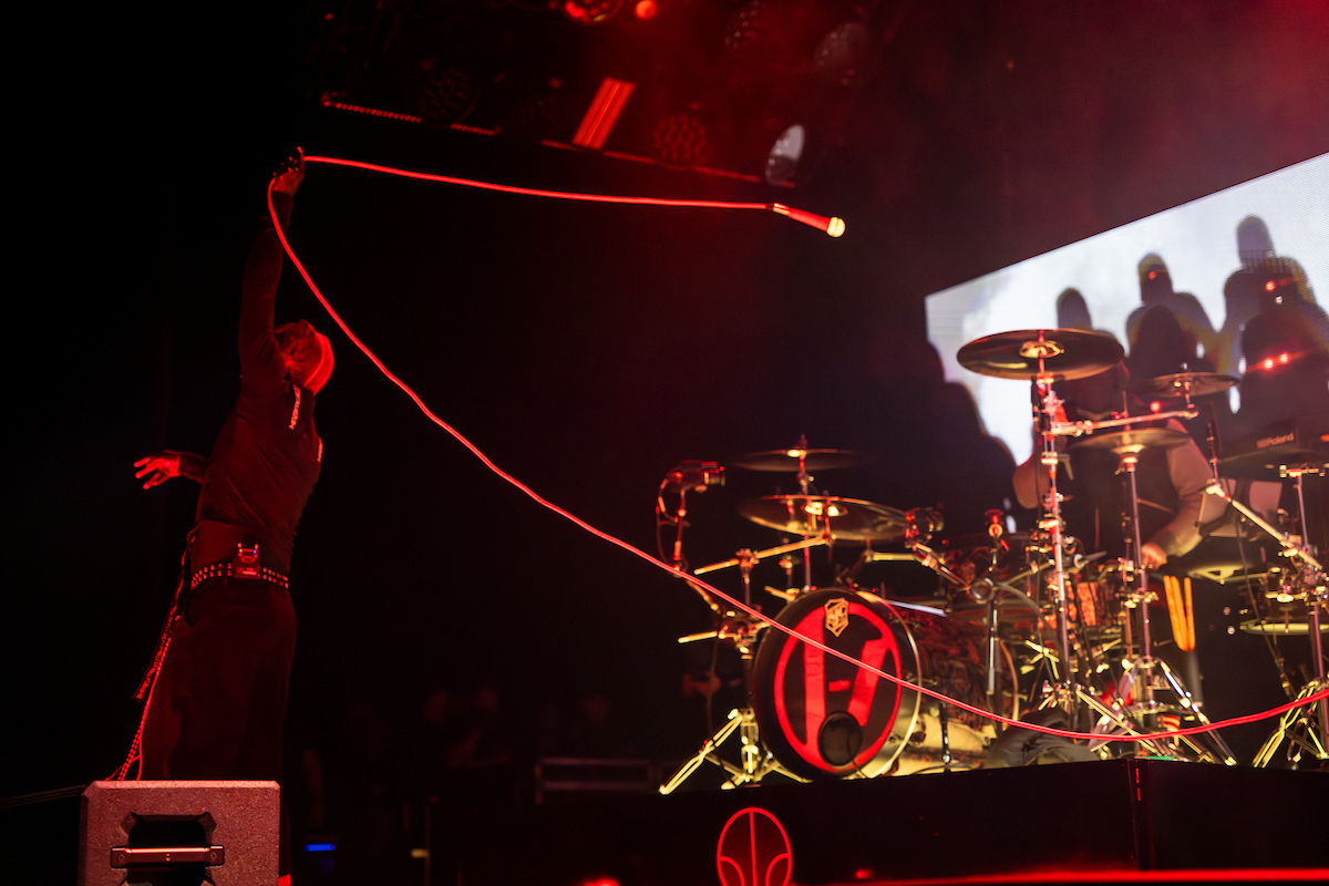 Review: Twenty One Pilots Deliver a Thrilling, Career-Spanning Set at ...